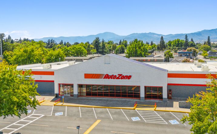 981 Medford Center, Medford, OR 97504 | Crexi.com