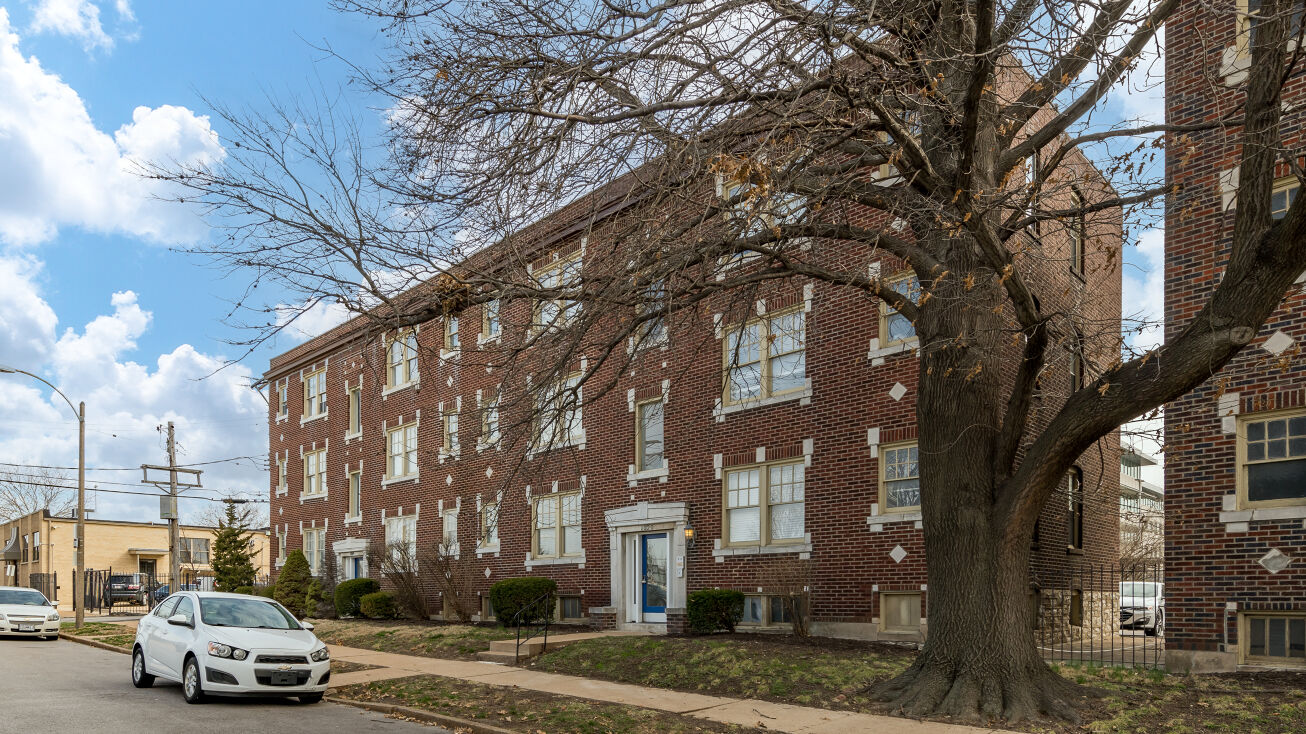 1014 Oakview Pl, St. Louis, MO 63110 | Crexi.com