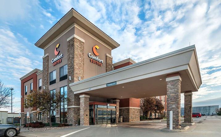 1020 HOSTETLER DR Manhattan KS 66502-5065 APN: 075313080300200600001 ...