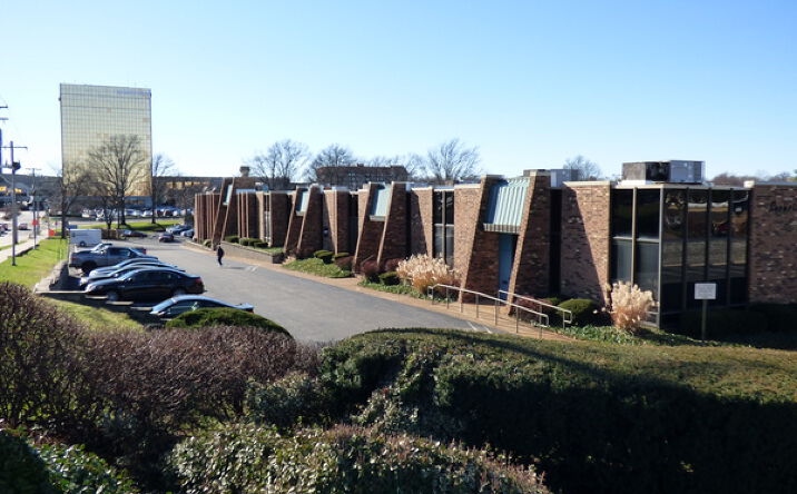 907 FEE FEE RD Maryland Heights MO 63043-3801 APN: 14O310625 | Crexi.com