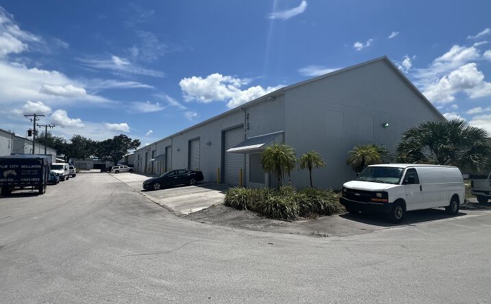 3355 SW 42ND AVE Palm City FL 34990-5589 APN: 143840009008000001 ...