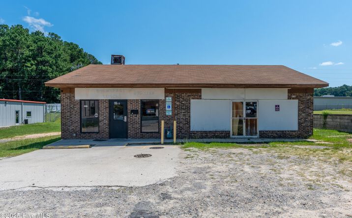 413 SOUTH LONG DRIVE Rockingham NC 28379-3966 APN: 747318424283 | Crexi.com