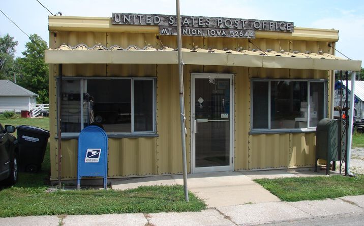 206 W RAILROAD ST Mt Union IA 52644-9616 APN: 131061123500300 | Crexi.com