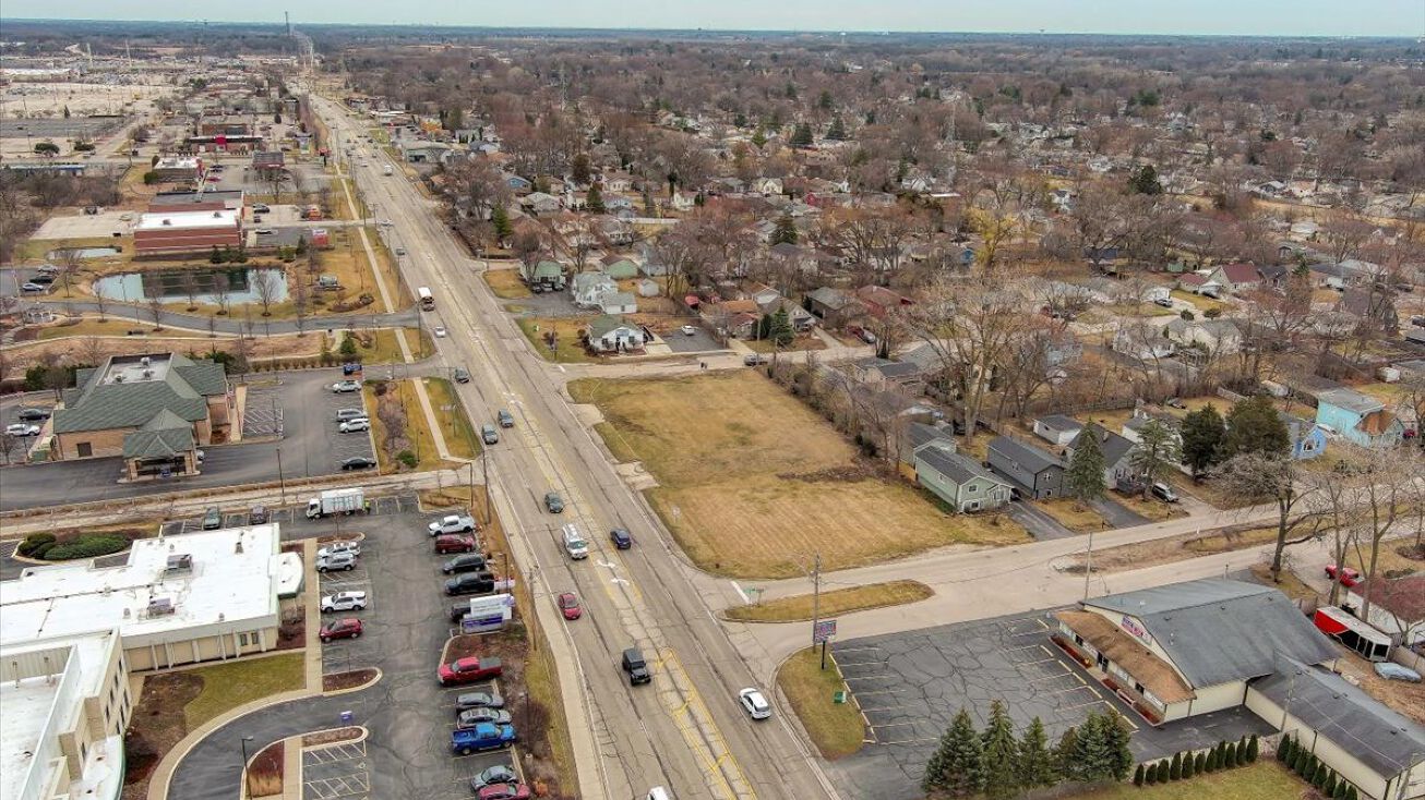 9 E ROLLINS Road, Round Lake Beach, IL 60073 | Crexi.com