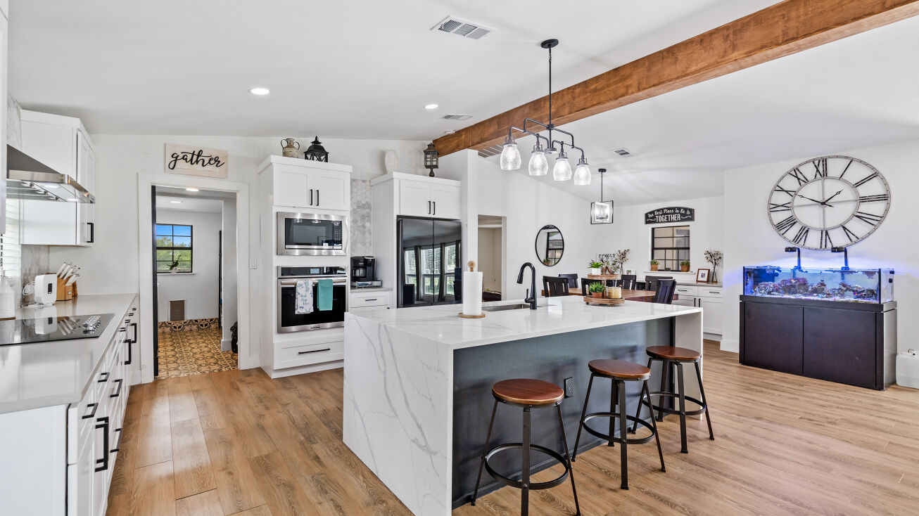 501 S Main St, Taylor, TX 76574 | Crexi.com