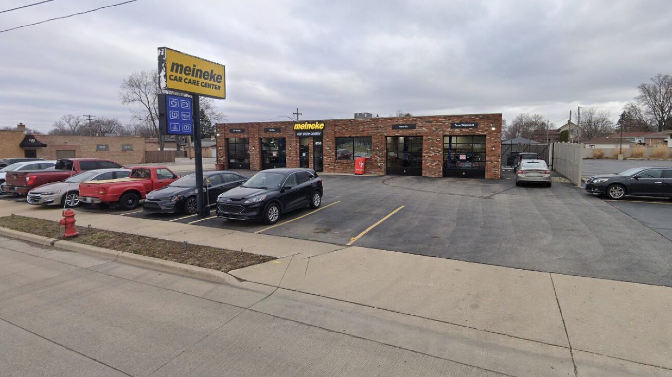 6154 W 111th St, Chicago Ridge, IL 60415 | Crexi.com