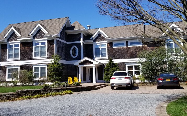 584 MIDDLE RD Bayport NY 11705-1936 APN: 0500385000600017001 | Crexi.com