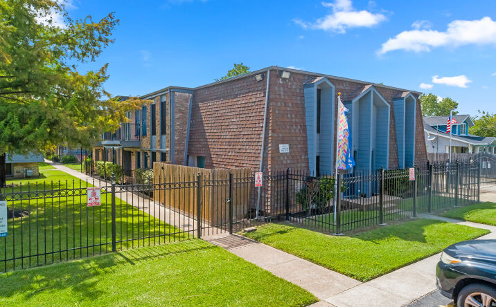 3420 FEDERAL RD # 32 Pasadena TX 77504-1757 APN: 061-087-000-0223 ...