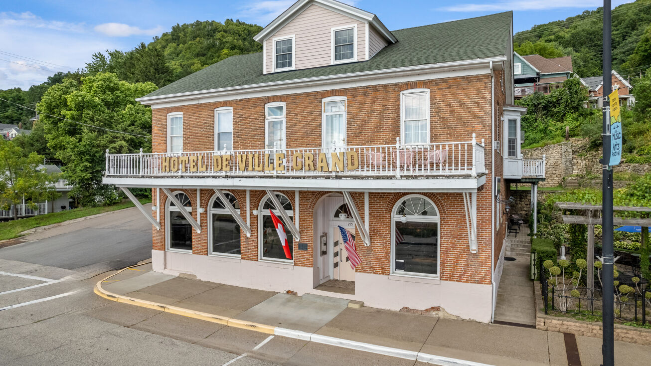 305 N Main St, Alma, WI 54610 | Crexi.com