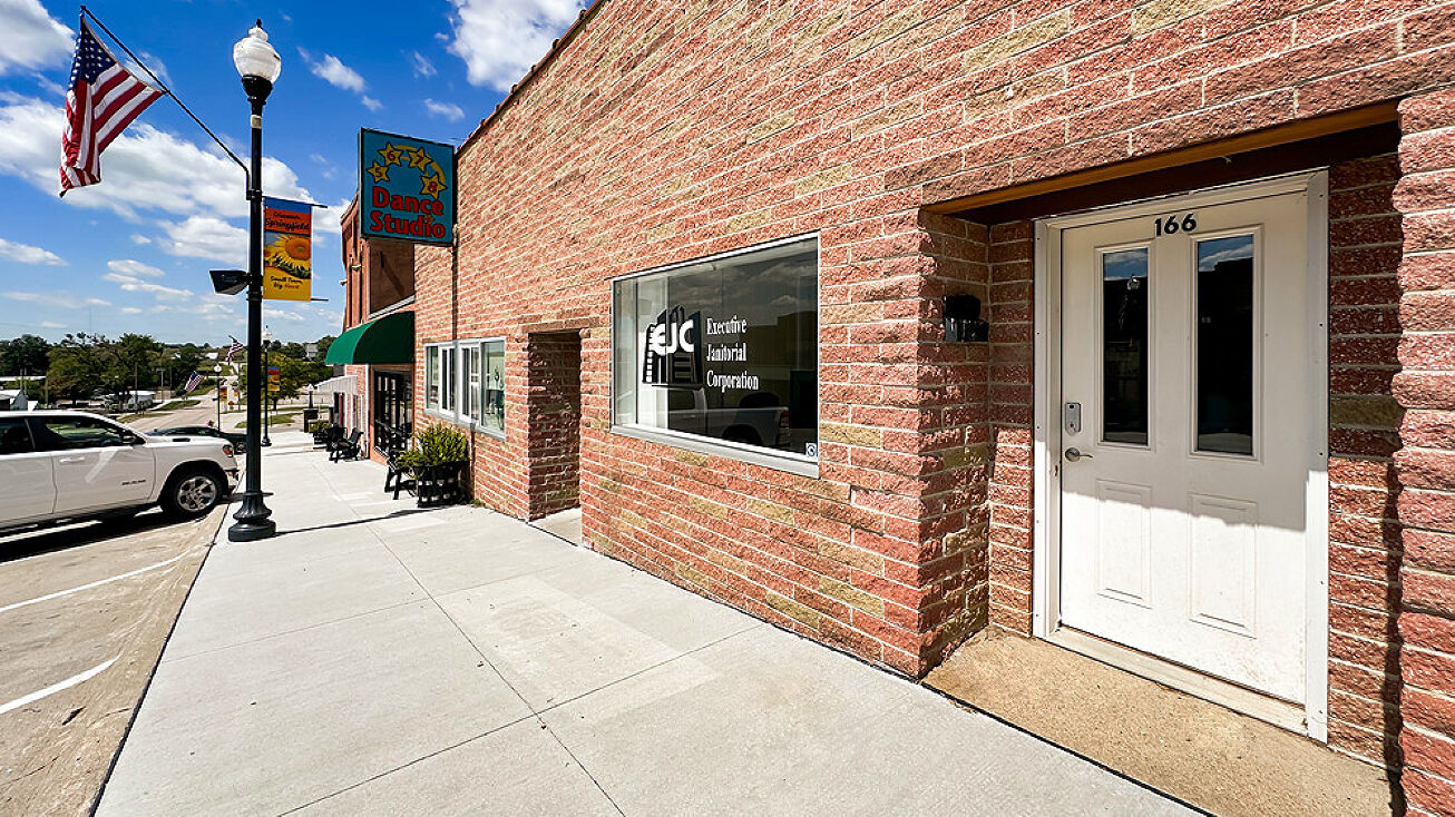 166 Main St, Springfield, NE 68059 | Crexi.com
