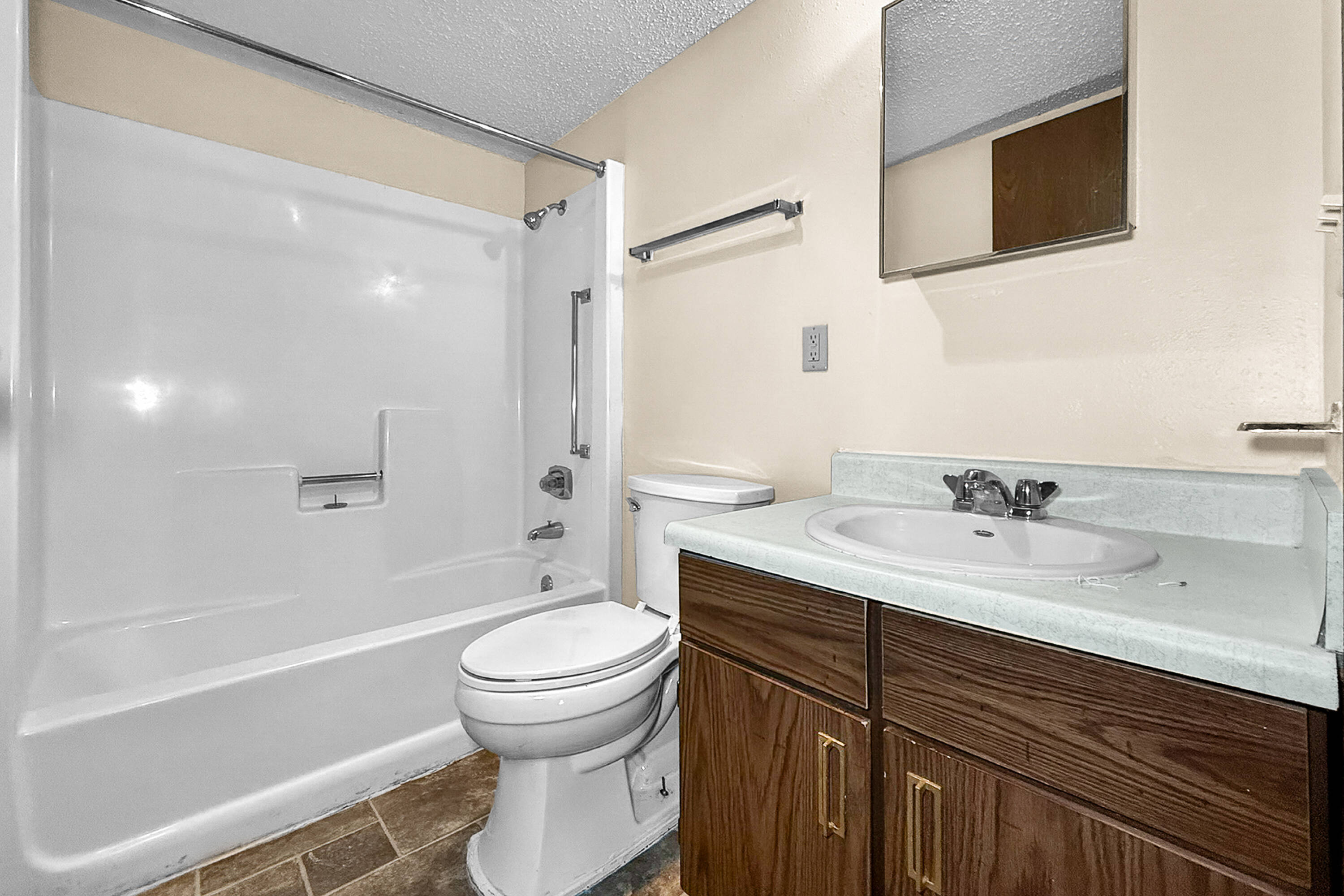 704 E Maple Leaf Dr, Mt. Pleasant, IA 52641 | Crexi.com