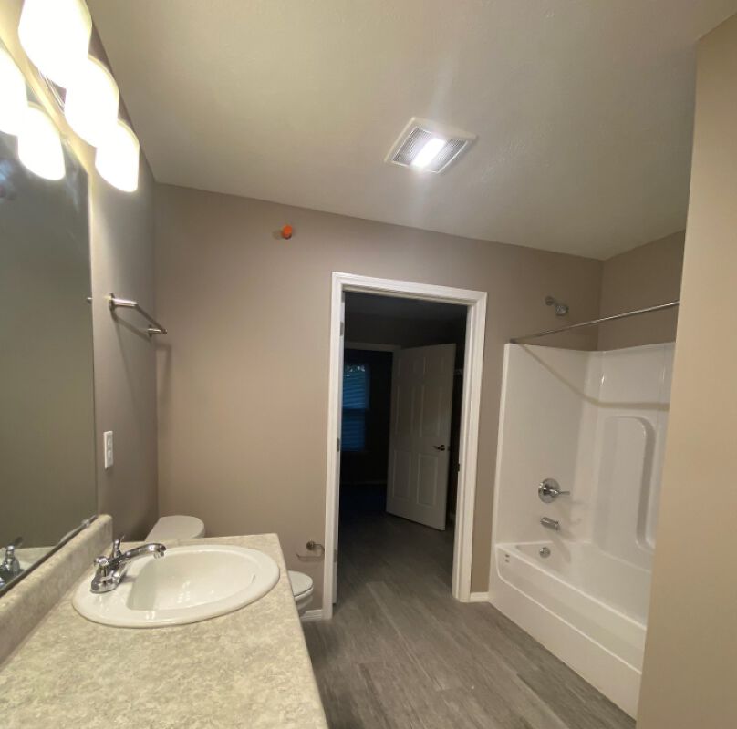 1472 BUTTERFIELD COACH RD Springdale AR 72764-4796 APN: 815-30489-000 ...