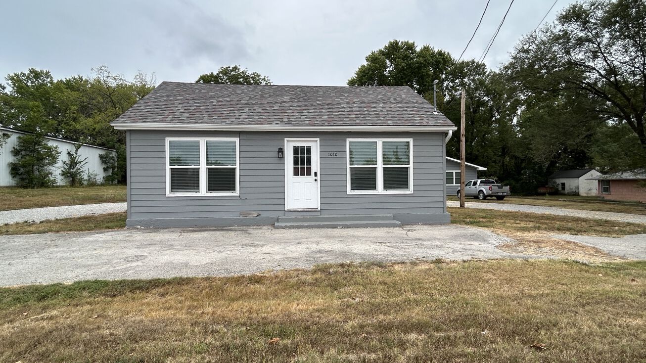 1010 N Jefferson St, Ava, MO 65608 | Crexi.com