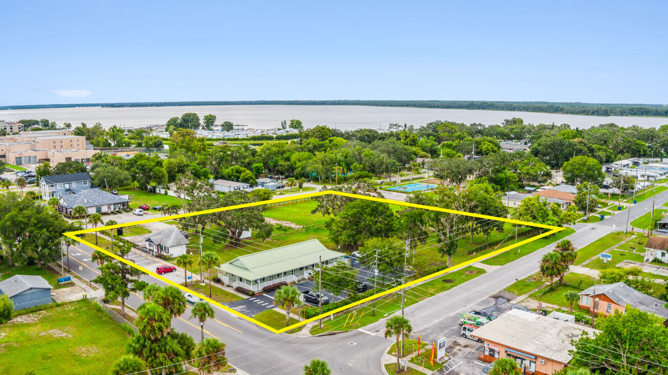 819 W Main St, Tavares, FL 32778 | Crexi.com