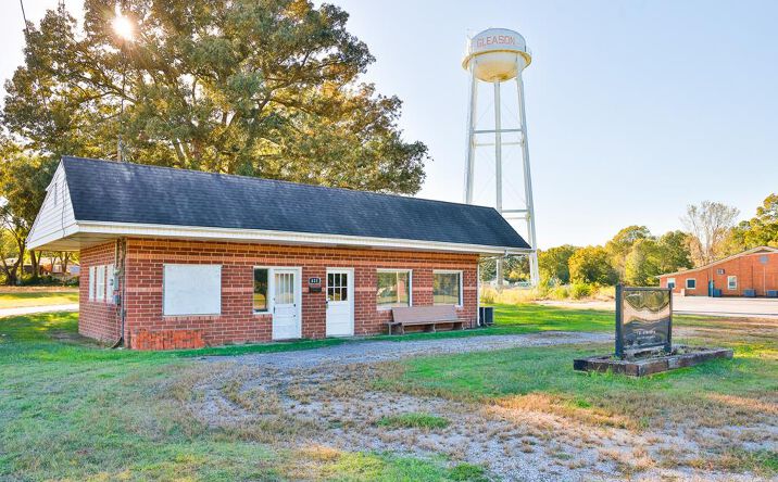 433 S Cedar St, Gleason, TN 38229 | Crexi.com