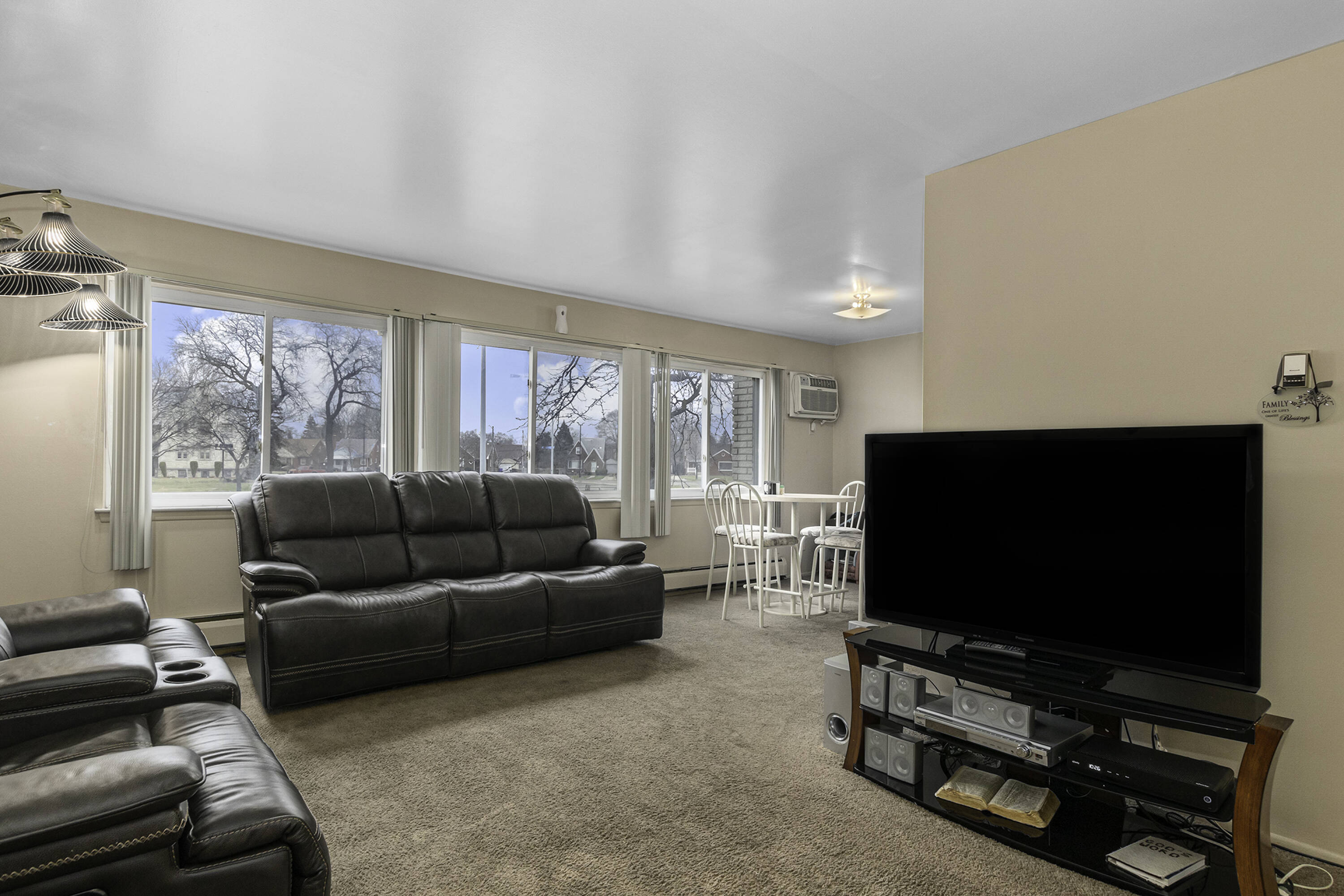 18637-18717 JAMES COUZENS FWY Detroit MI 48235-2586 APN: 22019662 ...