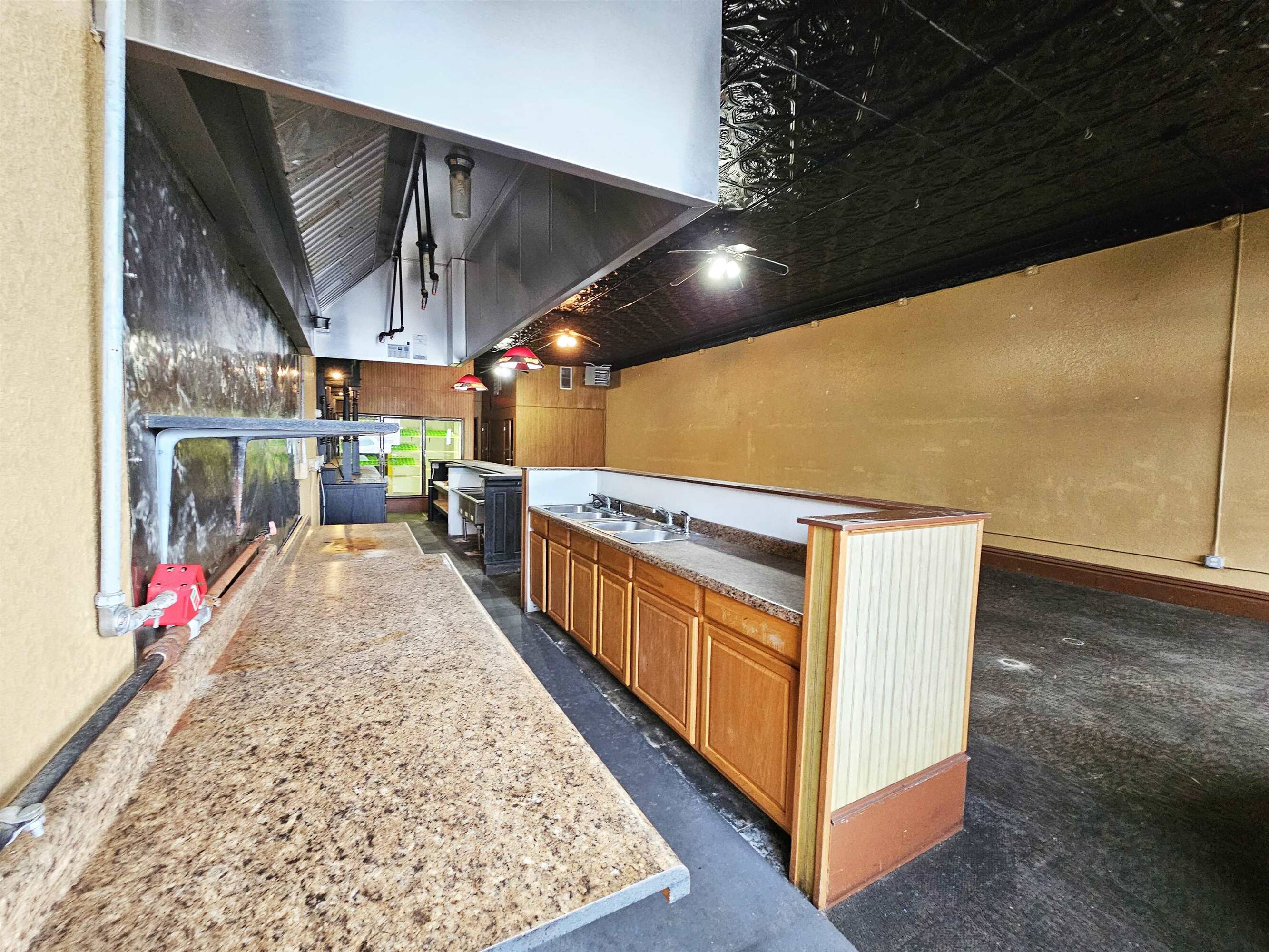 206 S Main Street, Fayette, IA 52142 | Crexi.com