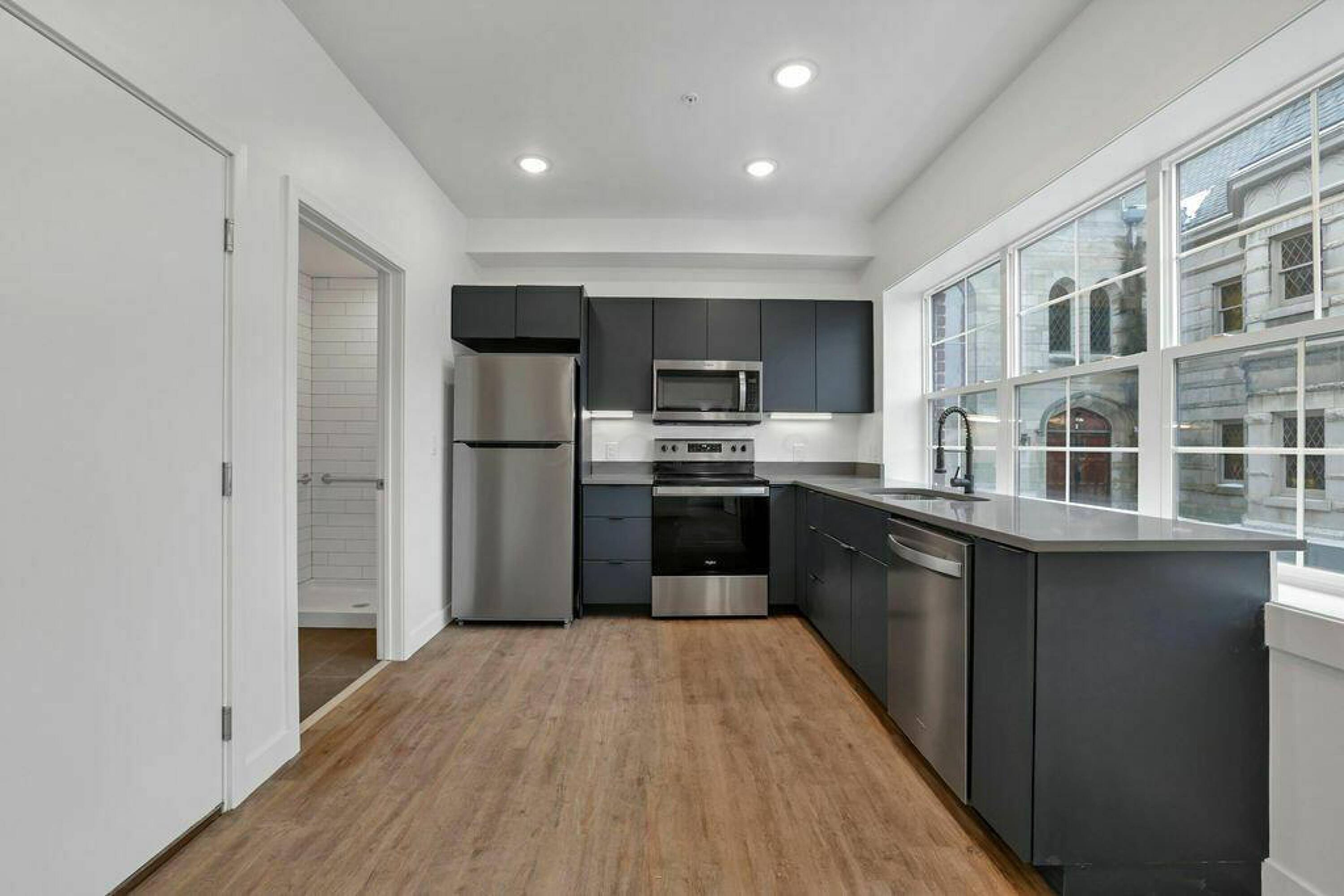 595 East Broad Street, Columbus, OH 43215 | Crexi.com
