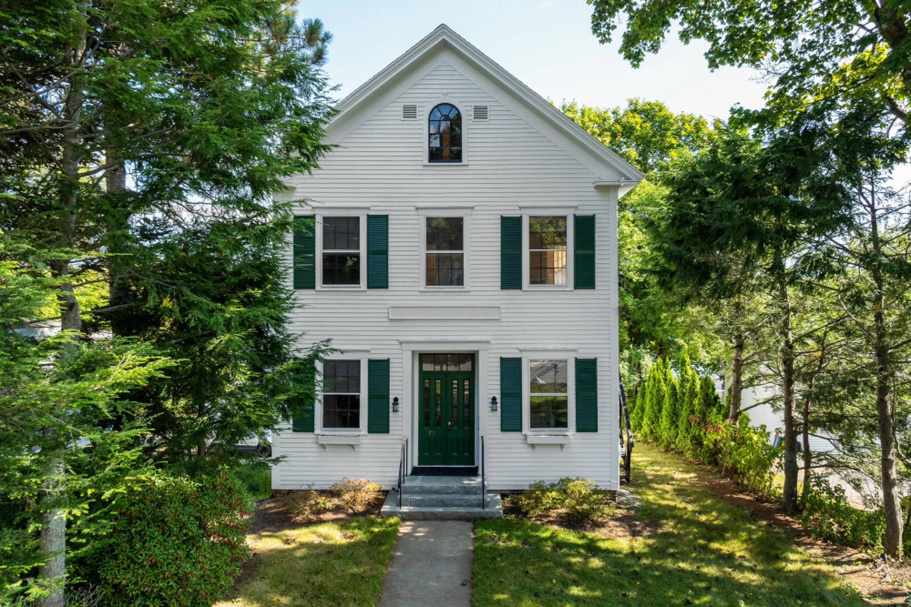 25 Oak St, Boothbay Harbor, ME 04538 | Crexi.com