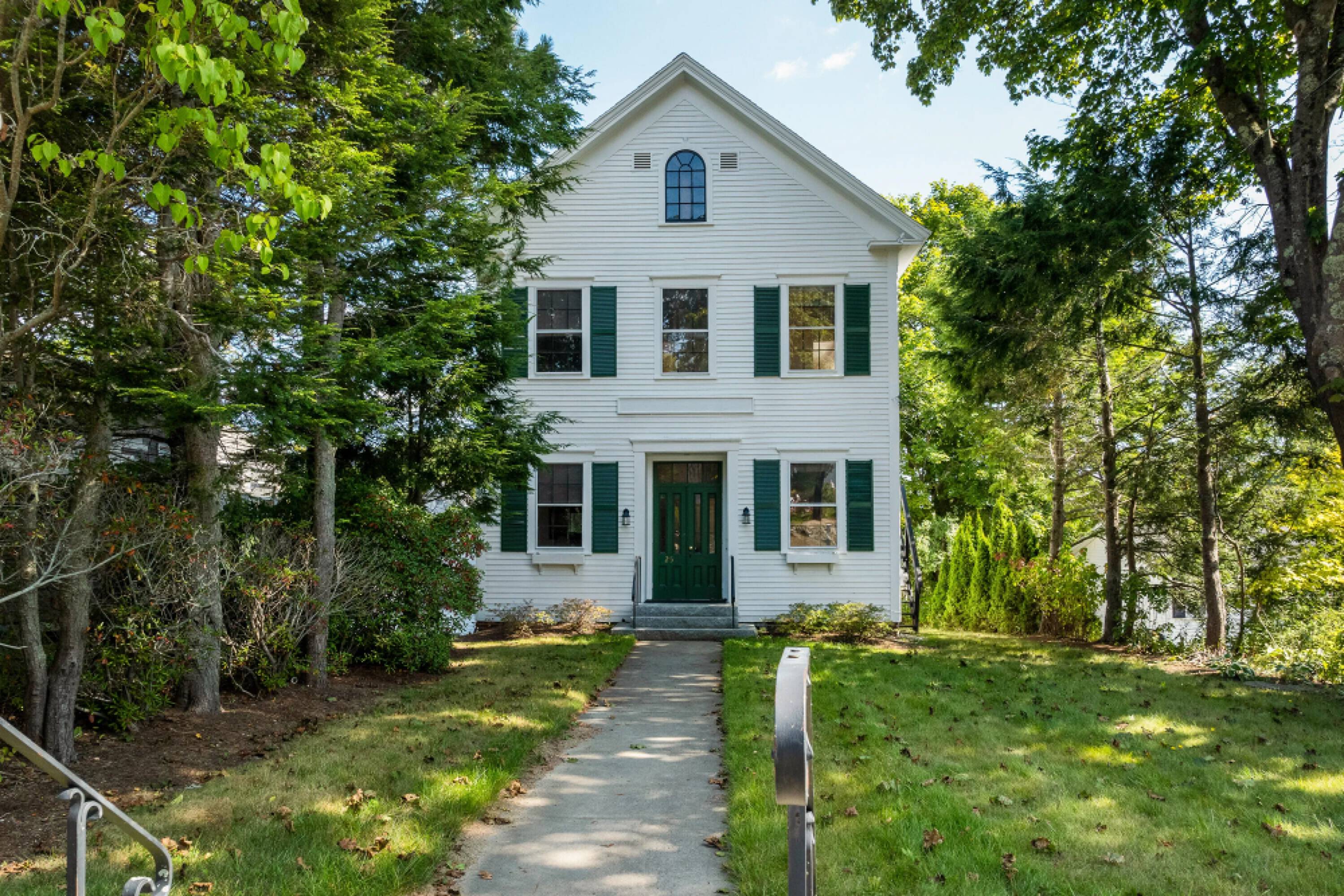 25 Oak St, Boothbay Harbor, ME 04538 | Crexi.com