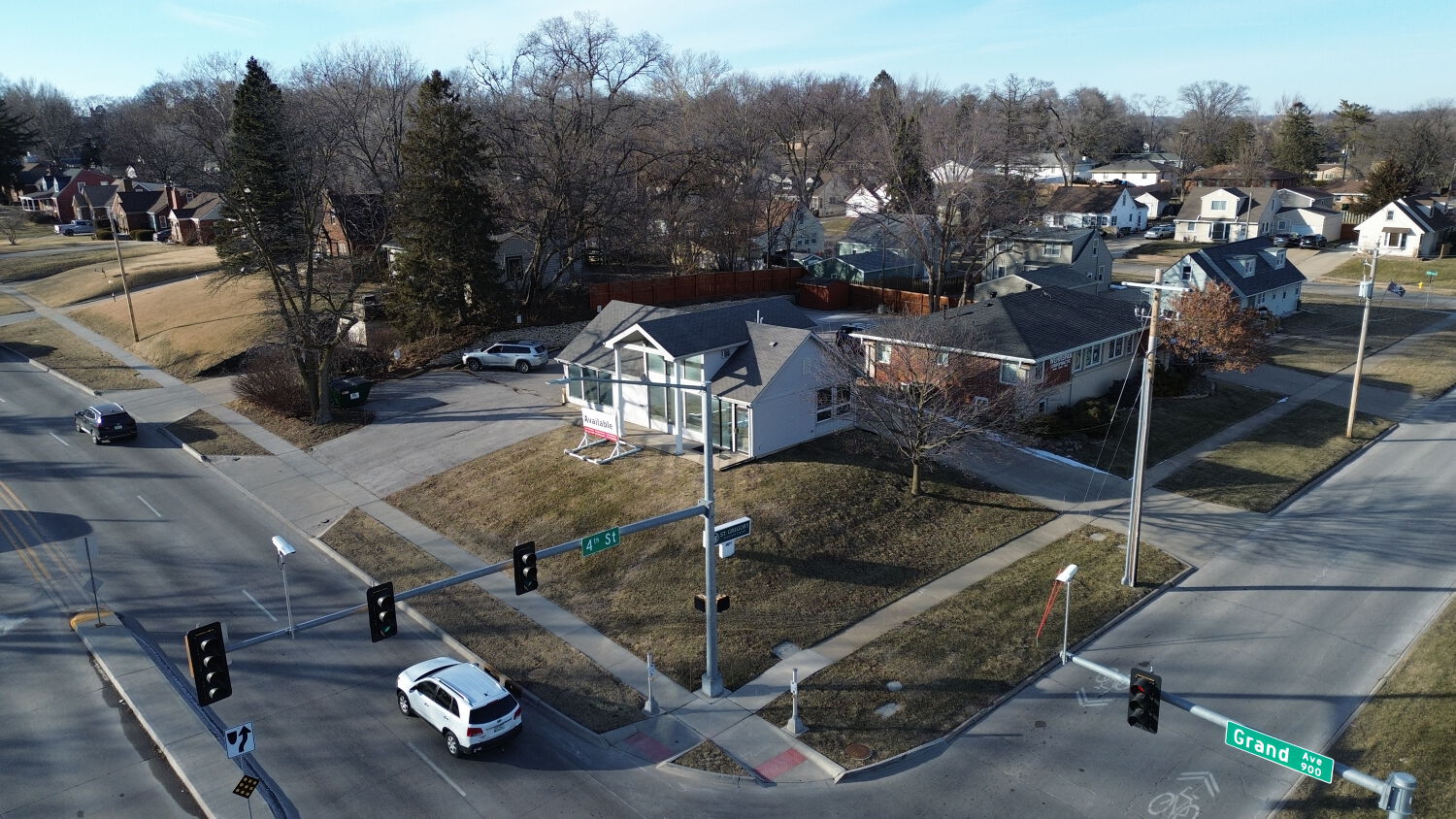 401 Grand Ave, West Des Moines, IA 50265 | Crexi.com