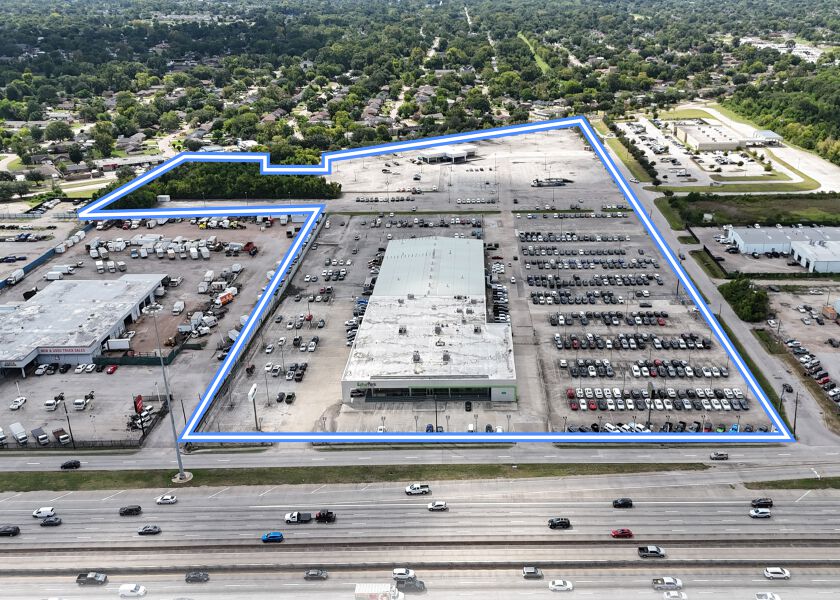 8477 North Fwy, Houston, TX 77037 | Crexi.com