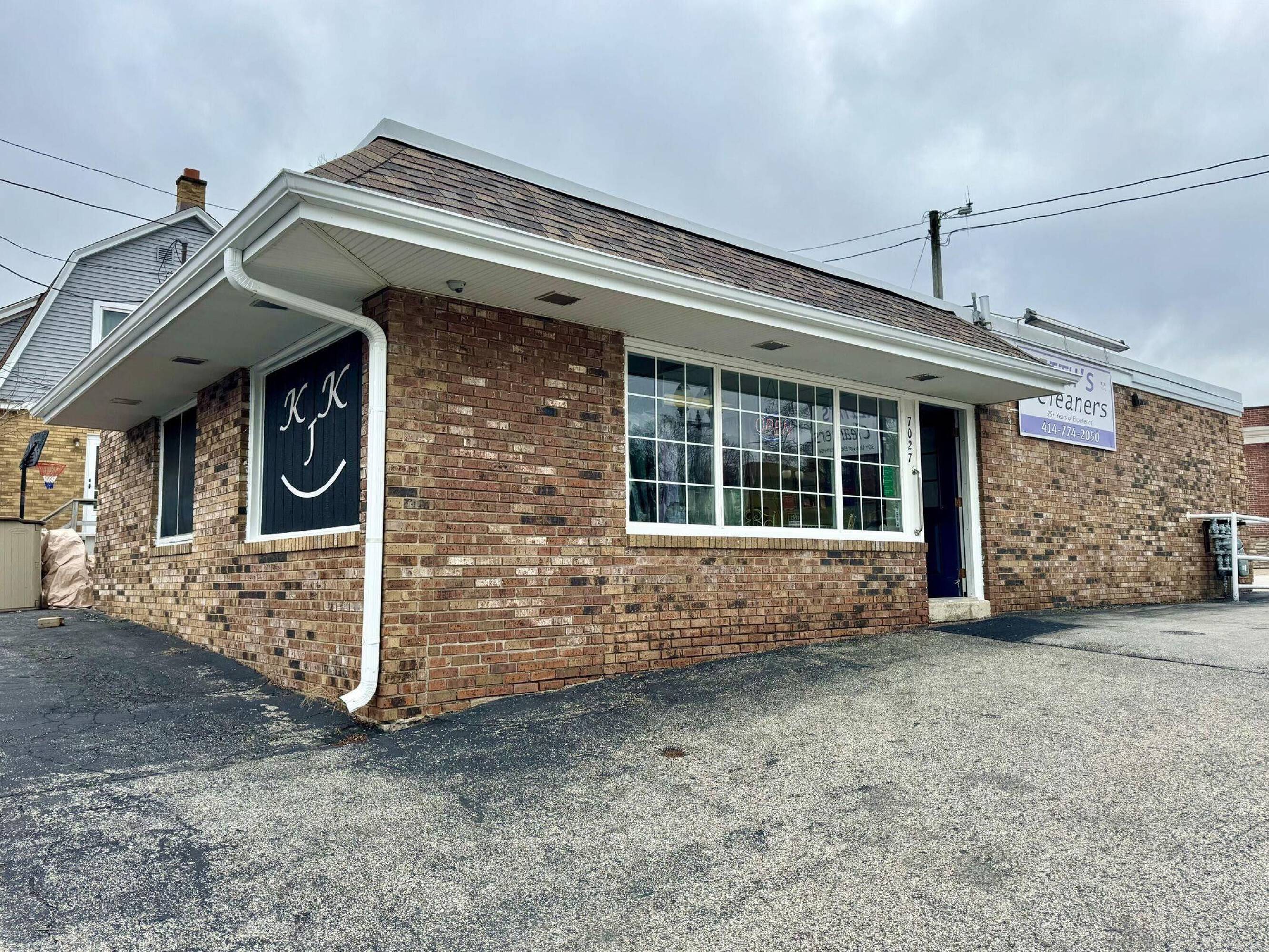 7027 W North Ave, Wauwatosa, WI 53213 | Crexi.com