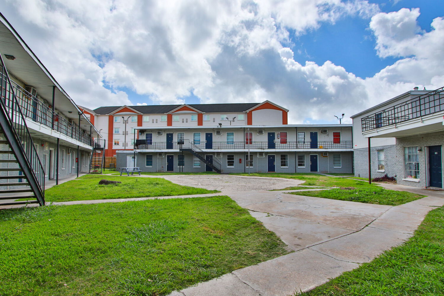 8700 Gulf Fwy, Houston, TX 77017 | Crexi.com