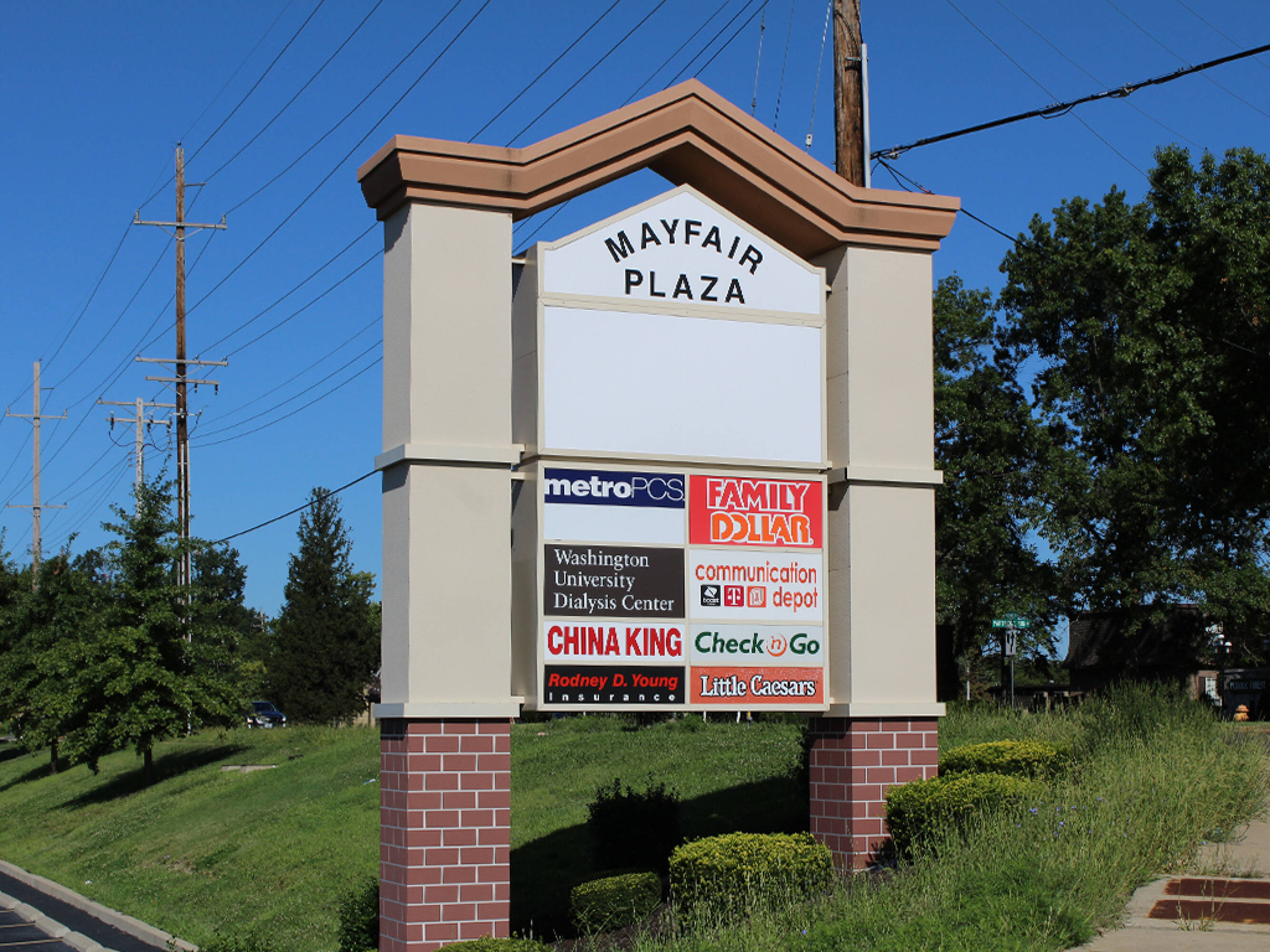 196 MAYFAIR PLAZA SHOPPING CTR Florissant MO 63033-8008 APN: 08F610591 ...