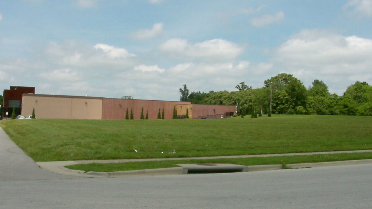 3325 W College St, Springfield, MO 65802 | Crexi.com