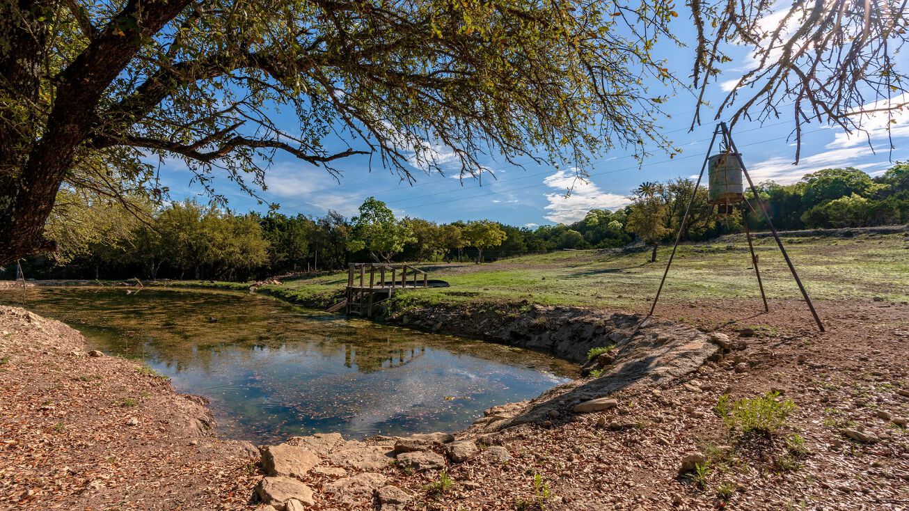2724 Bump Gate Rd, Pipe Creek, TX 78063 | Crexi.com