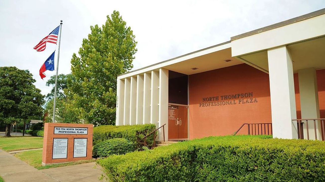 704 N Thompson St, Conroe, TX 77301 - Office Property for Sale - North ...