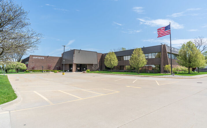 876 HORACE BROWN DR Madison Heights MI 48071-1862 APN: 2511201032 ...