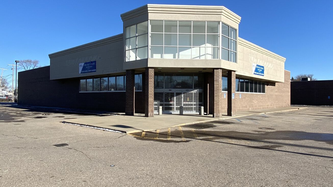1921 E 8 Mile Rd, Warren, MI 48091 - Retail Property for Sale - Former ...