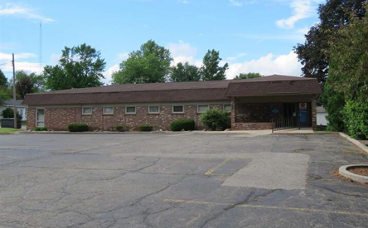 206 W WARREN ST Middlebury IN 46540-9410 APN: 200810327011000035 ...