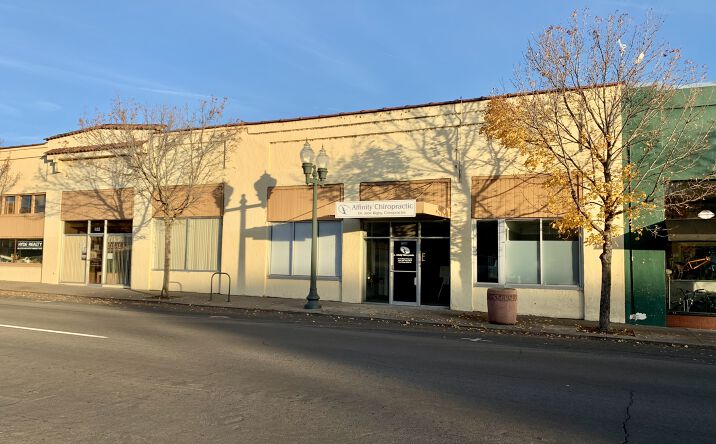 830 KLAMATH AVE Klamath Falls OR 97601-6103 APN: 3809-032AA-10800 ...