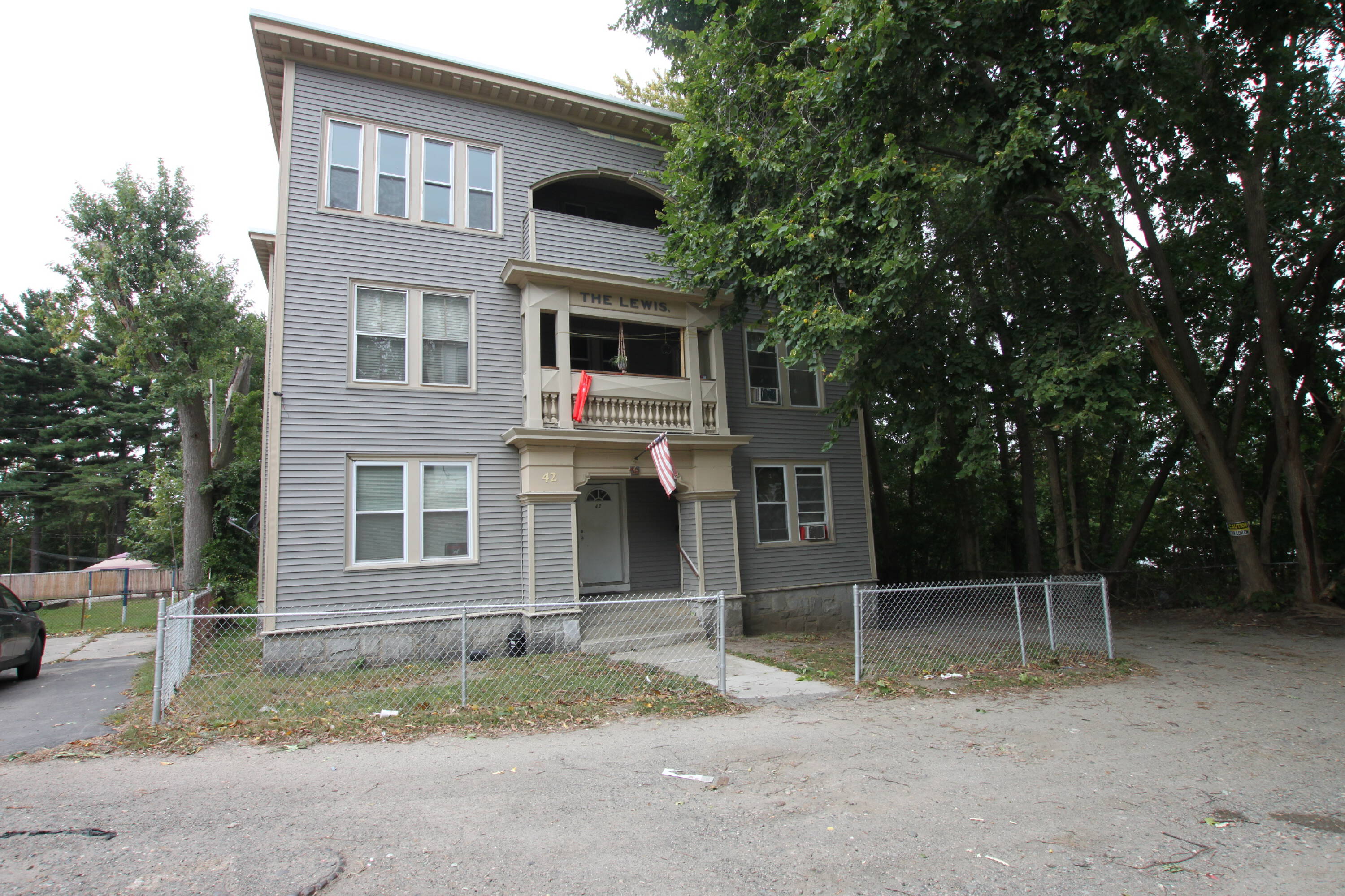 42 LEWIS ST Worcester MA 01610-1700 APN: WORC M:07 B:032 L:00032 ...