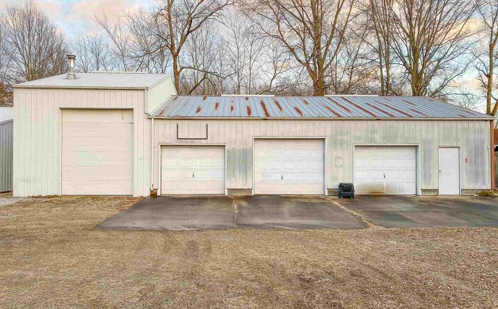 177 CAMELIA RD Flora IL 62839-4164 APN: 10-27-406-009 | Crexi.com