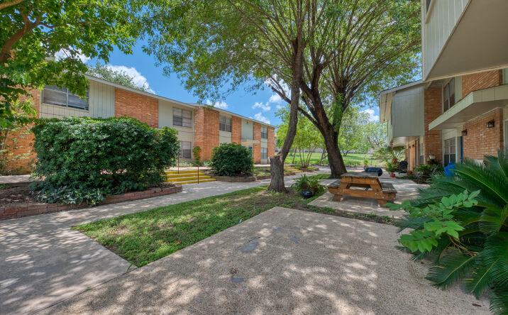 2802 LASSES BLVD San Antonio TX 78223-3758 APN: 512666 | Crexi.com