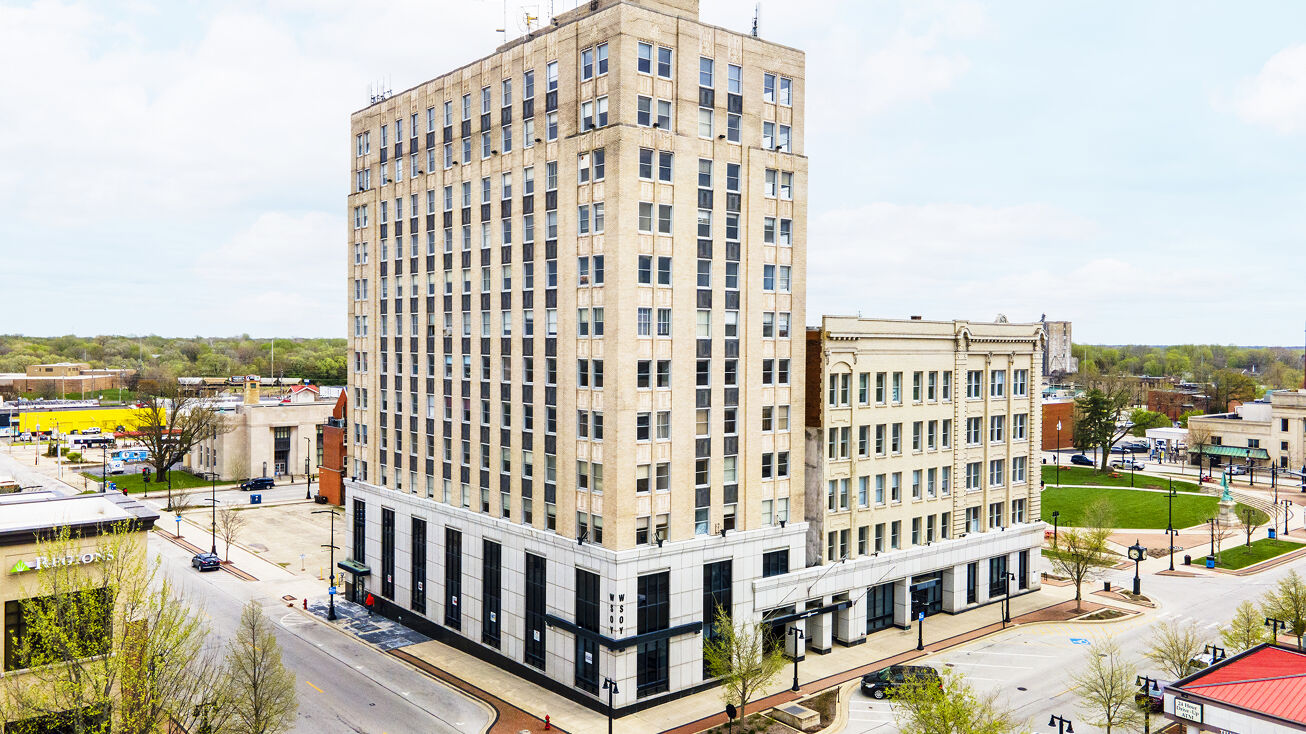 236 N Water St, Decatur, IL 62523 | Crexi.com