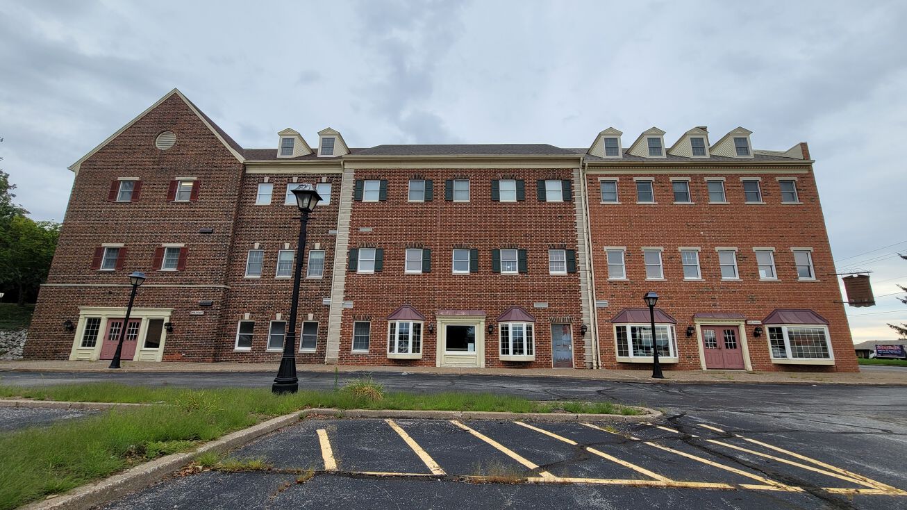 2322 E Kimberly Rd, Davenport, IA 52807 | Crexi.com