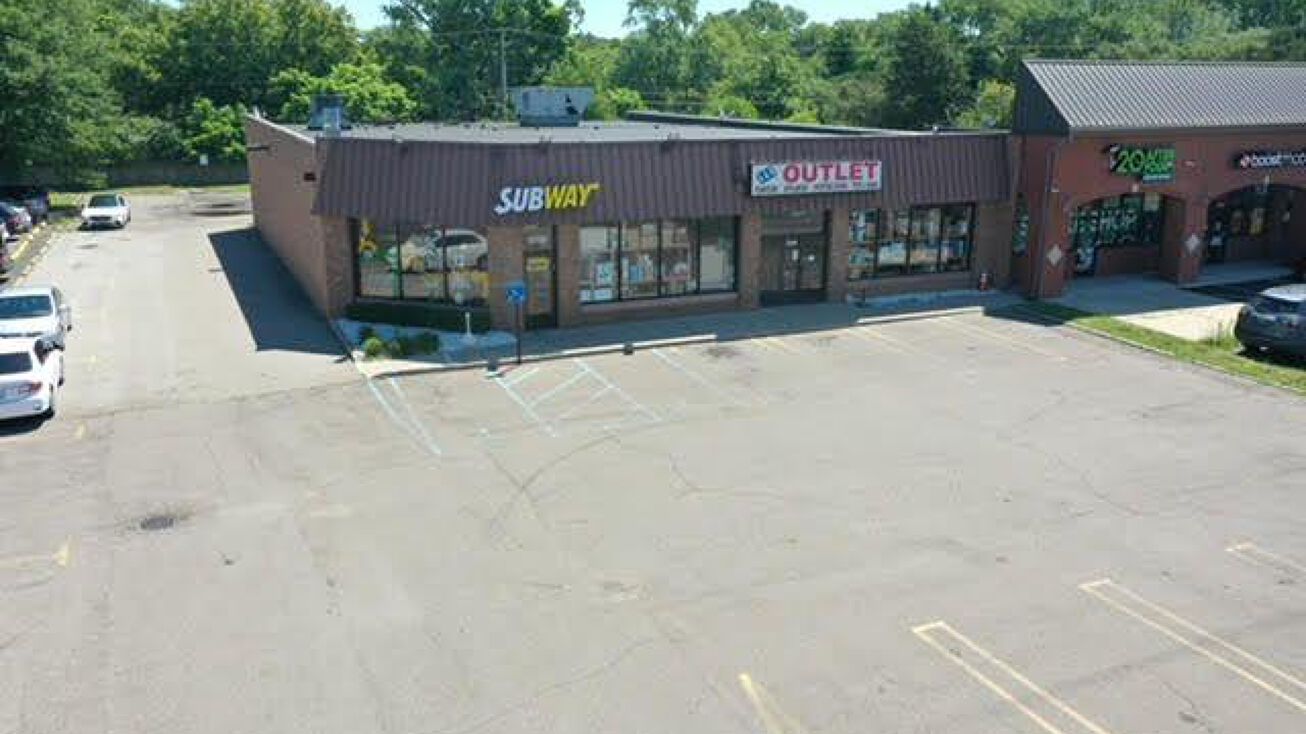 19704 Middlebelt Road, Livonia, MI 48152 | Crexi.com