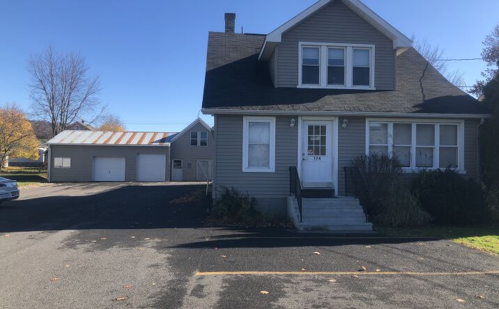 174 OAKDALE RD Johnson City NY 13790-1049 APN: 034603 143.29-2-33 ...