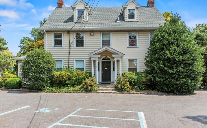 708 Glen Cove Avenue 204, Oyster Bay, NY 11545 | Crexi.com