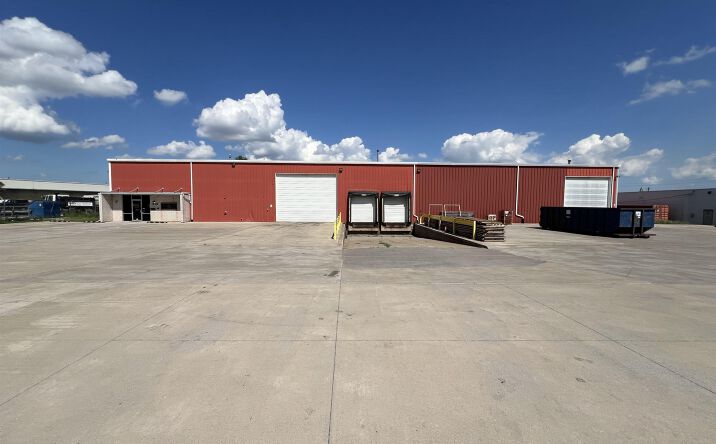 1927 COMENITZ Drive, Davenport, IA 52802 | Crexi.com