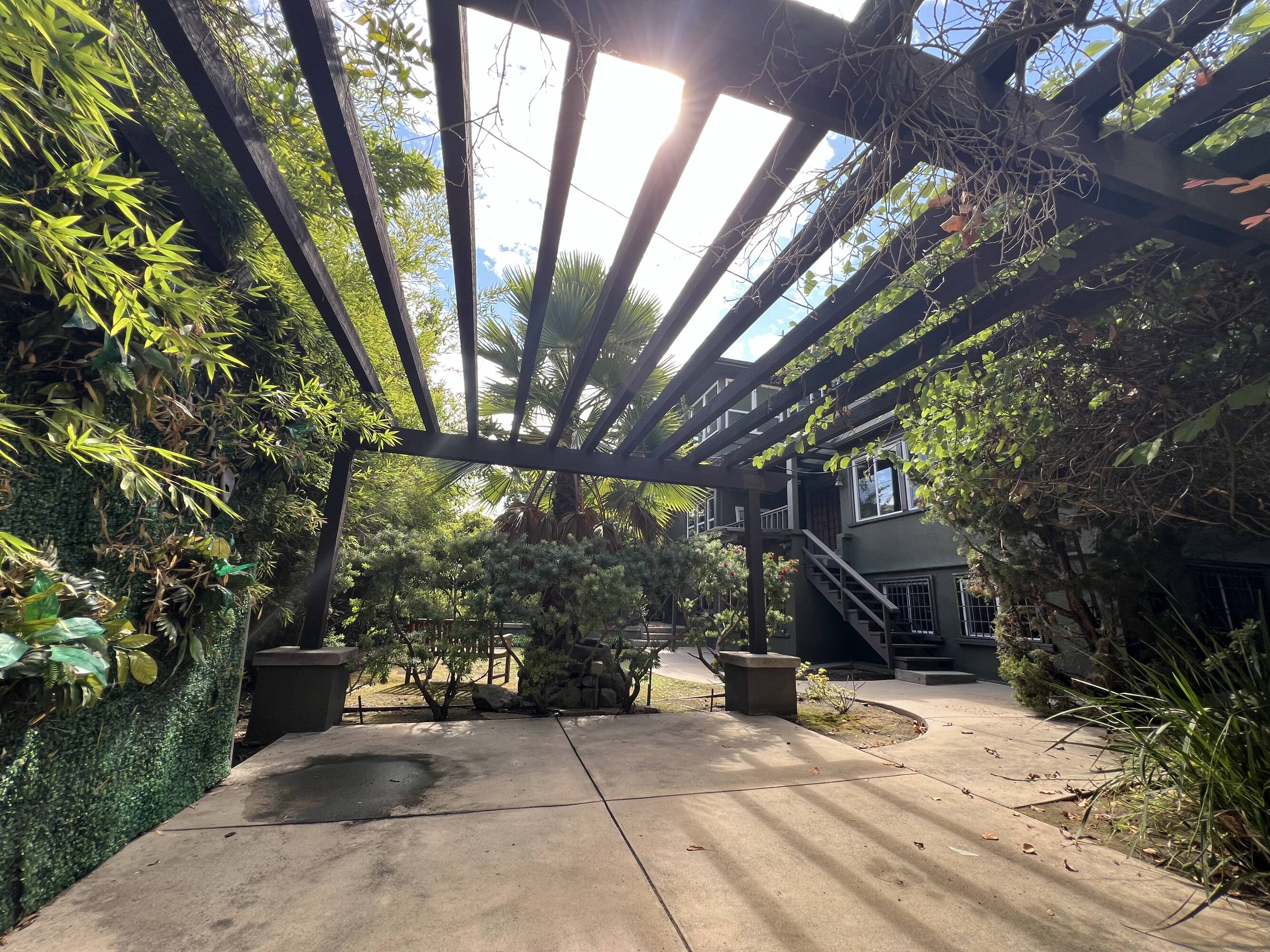 658 S Bronson Ave, Los Angeles, CA 90005 | Crexi.com