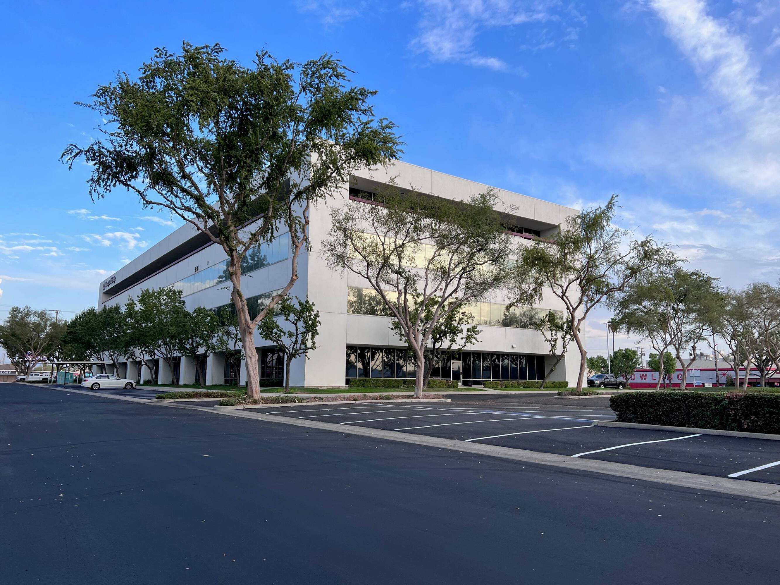 1800 30th St, Bakersfield, CA 93301 | Crexi.com