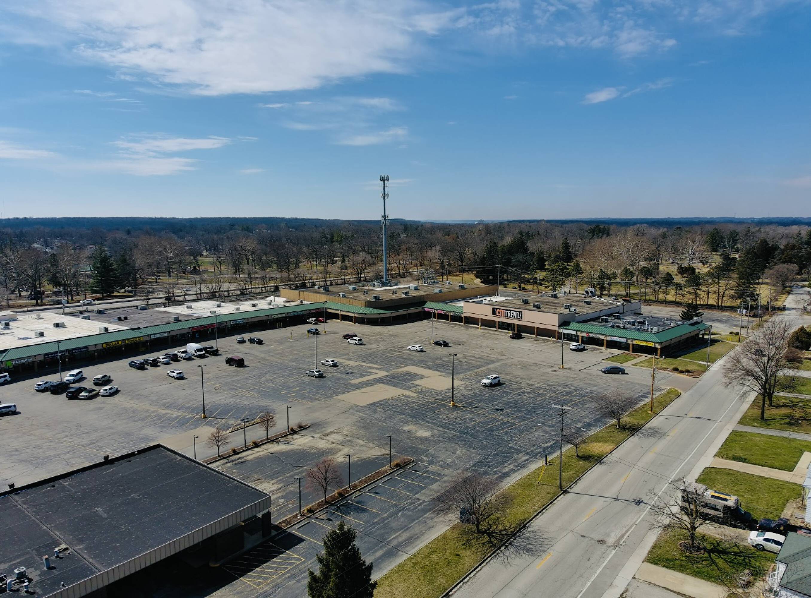 1401 W King St, Decatur, IL 62522 - Retail Space for Lease - Fairview ...