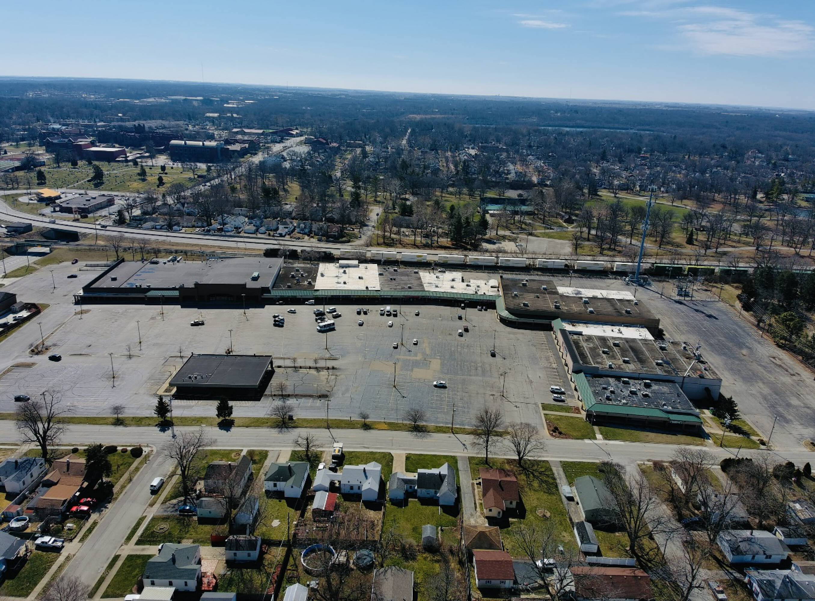 1401 W King St, Decatur, IL 62522 - Retail Space for Lease - Fairview ...