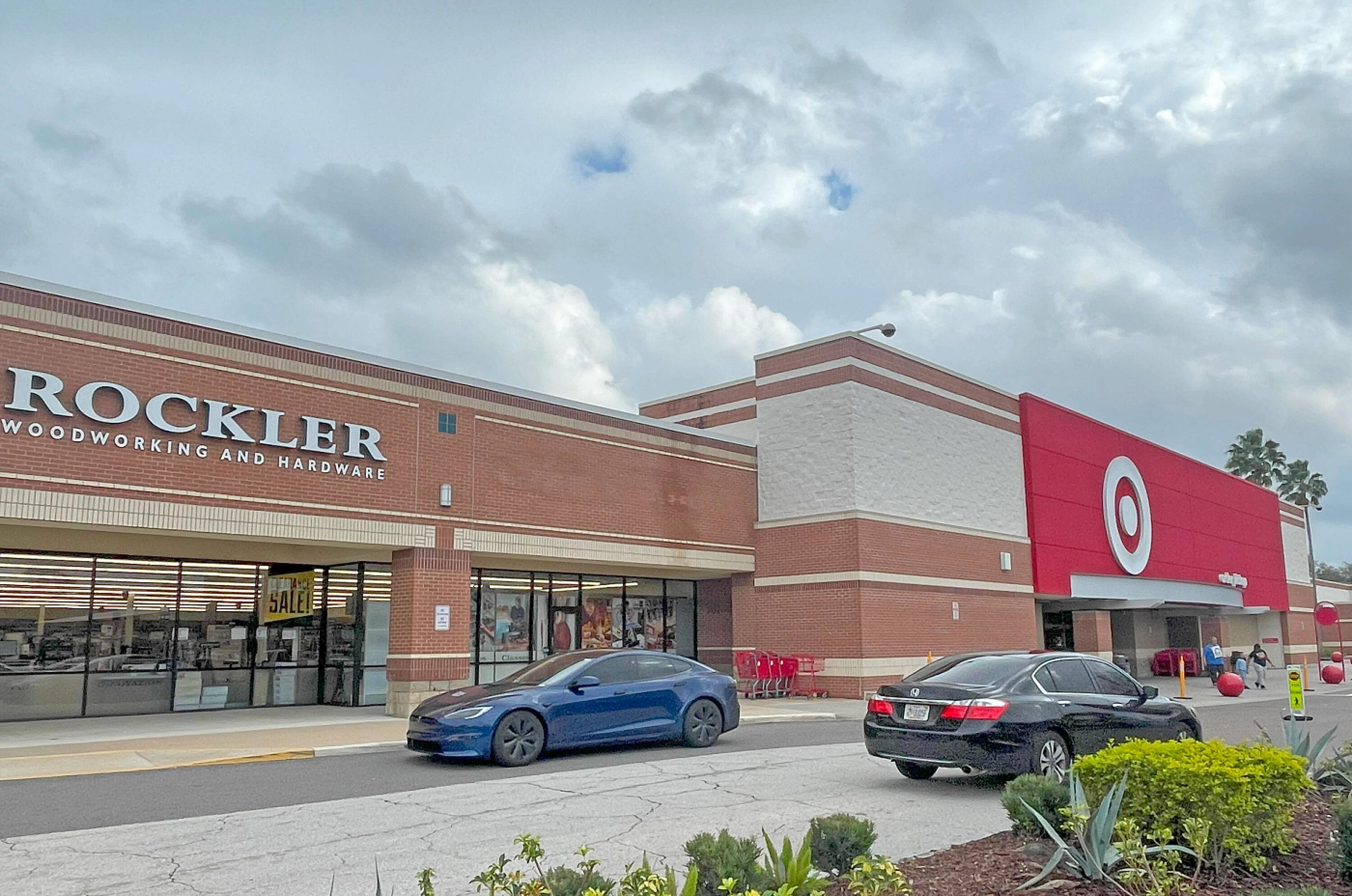 320 Brandon Town Center Dr, Brandon, FL 33511 | Crexi.com